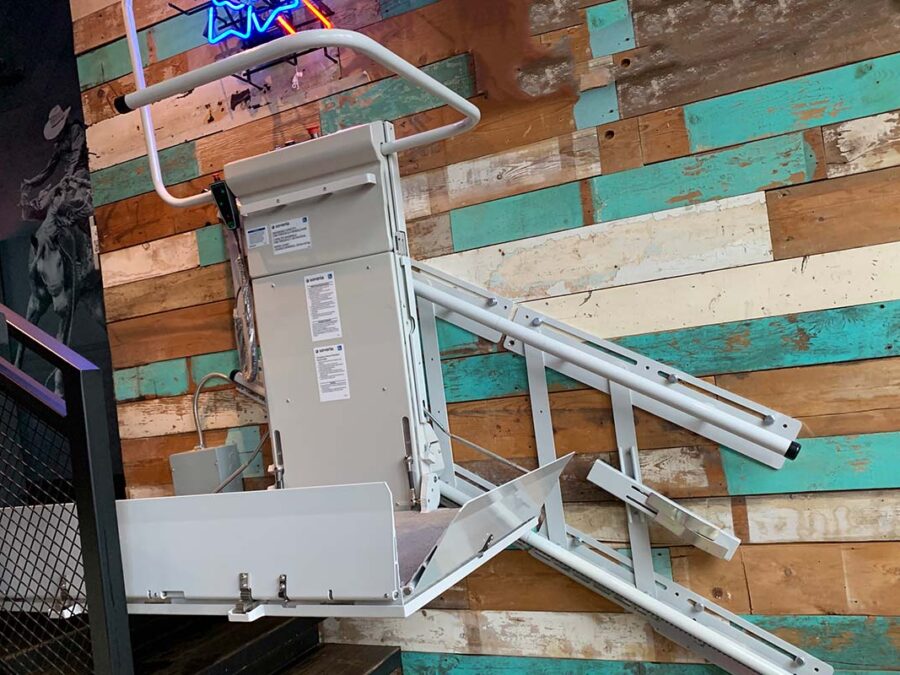 Delta • Wheelchair Lift • Savaria Asia