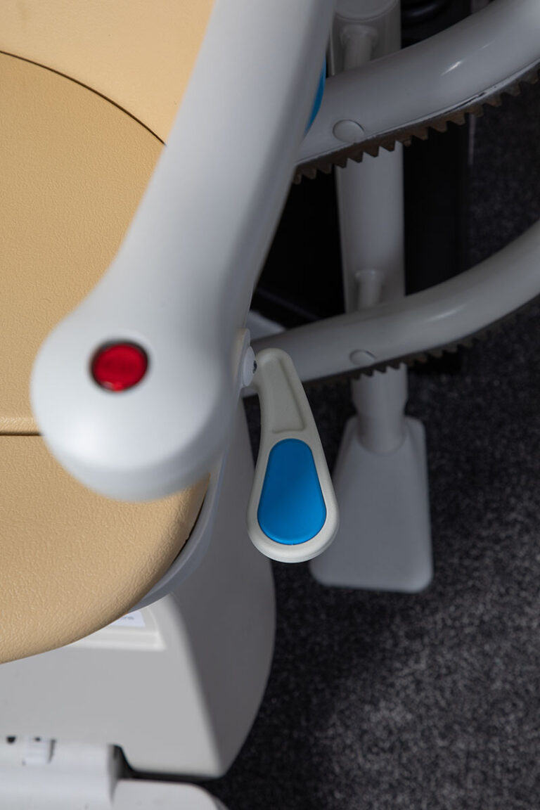 4000 • Handicare Curved Stairlift • Savaria Asia